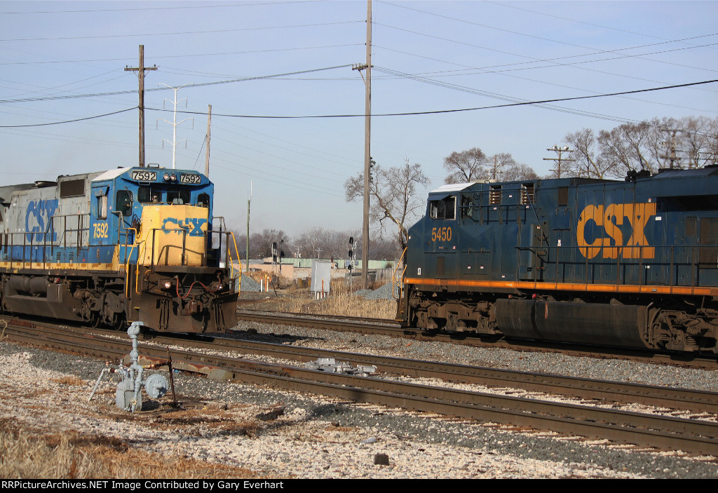East meets West - CSX 7592 and CSX 5450